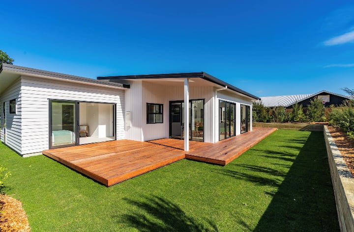 Modern House Convenient Location - Mangawhai