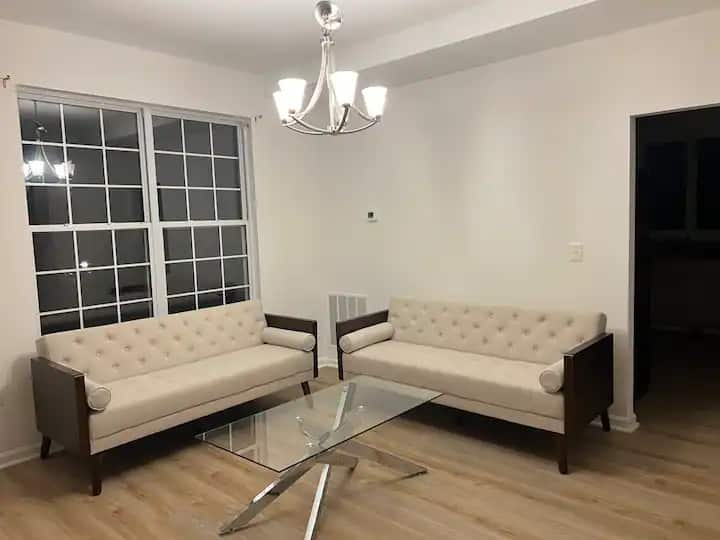 (7) Beautiful Room In Woodbridge - Woodbridge, VA