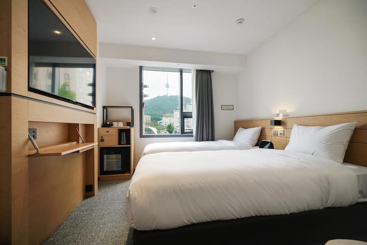 [고층 트윈,조식포함]남산 서울 타워 전망 명동역 도보 1분 헨나호텔 - Seoul