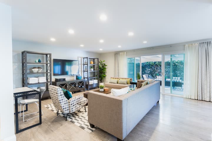 Ground Floor Oasis With Backyard - Irvine, CA