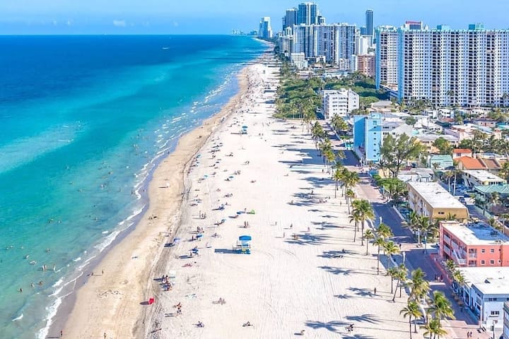 Cozy Studio Suite On The Beach! - Hollywood