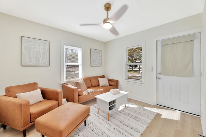 Cozy Cottage In Delano: Washer/dryer; Fenced Yard - Wichita, KS