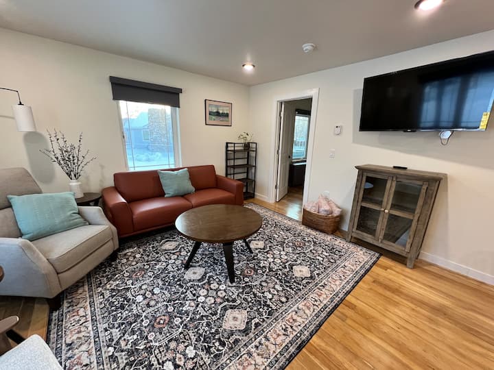Stunning 2bedroom Suite Downtown - Fairbanks, AK