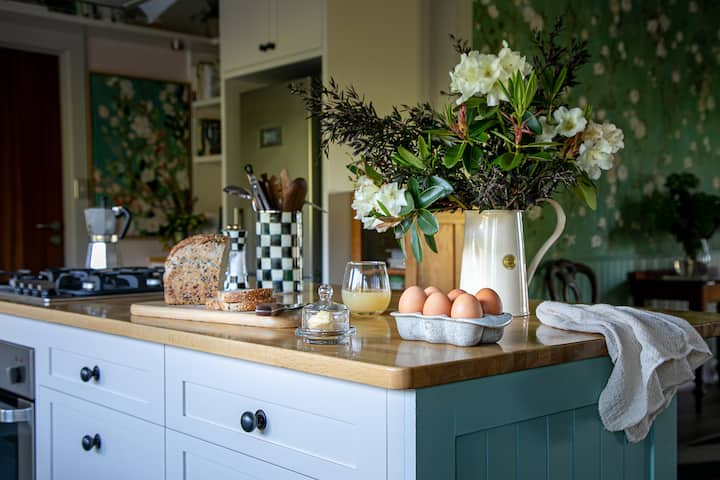 Botanists Hill - Elegant Cottage, Majestic Views - Cygnet