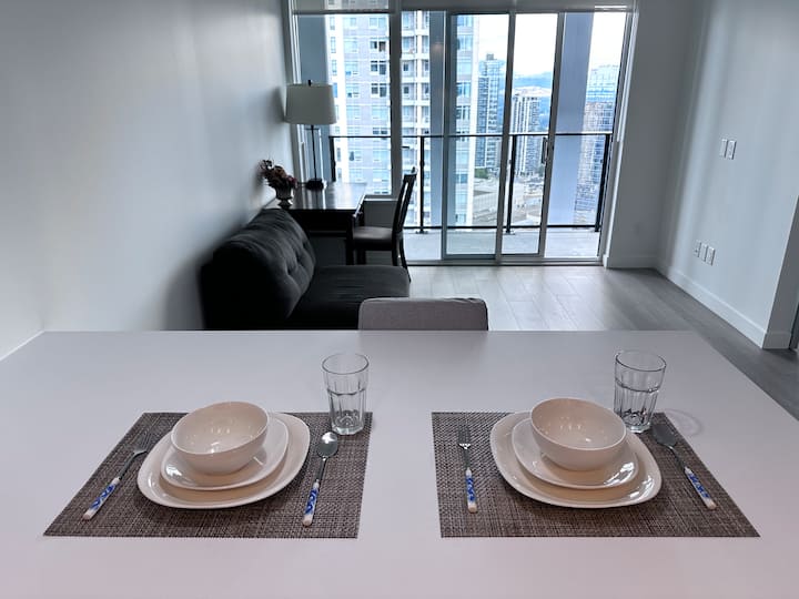 Relocation Special New Condo At Metro - Burnaby