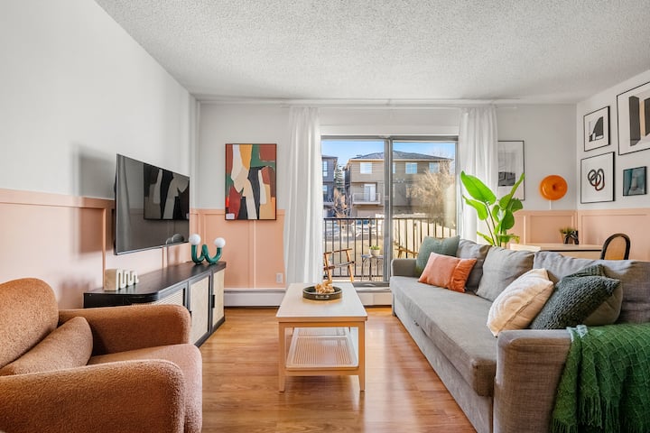 Wow! Vibrant 2-bedroom Condo Near Downtown/17 Ave - Canada