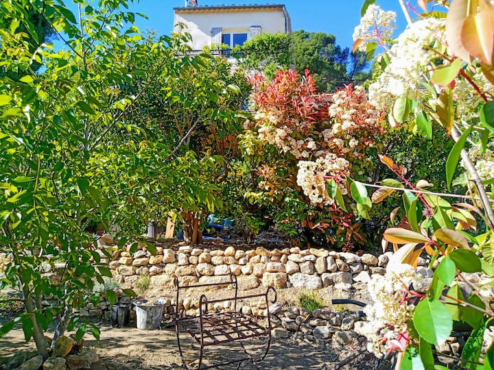 Garden Flat With Terrace & Patio In Village - Lourmarin