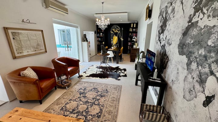 2-bedroom Cottage With Braai, Fireplace Near Beach - Somerset West