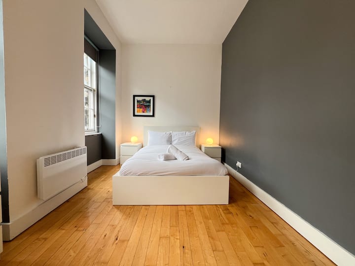 Merchant City 3 Bed Apartment - Glasgow