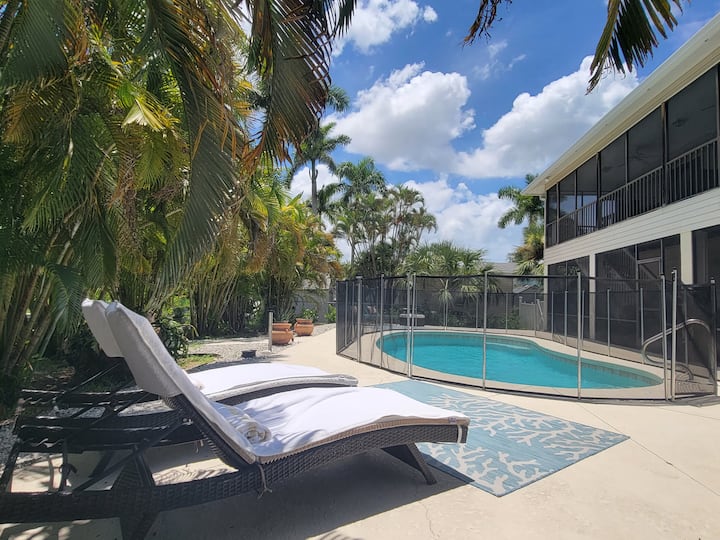 Spacious Waterfront Pool House - Bonita Springs, FL