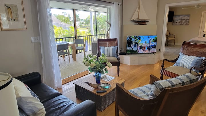 Spacious Waterfront Pool House - Bonita Springs, FL