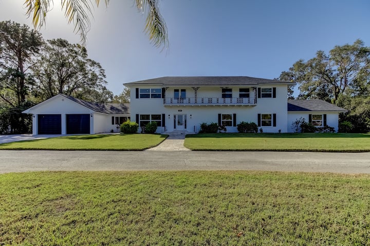 Holiday Sale! Lakefront Estate-free Golf Cart Use! - ダニーディン, FL