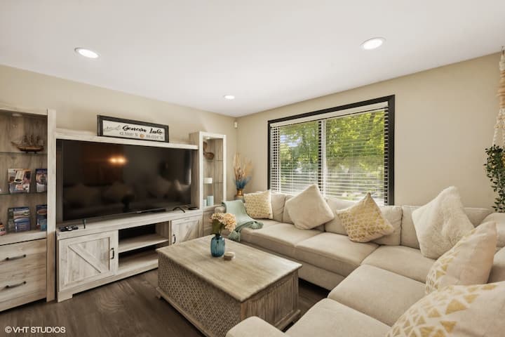 *Saltwater Hot Tub* *Game Room* - Lake Geneva, WI