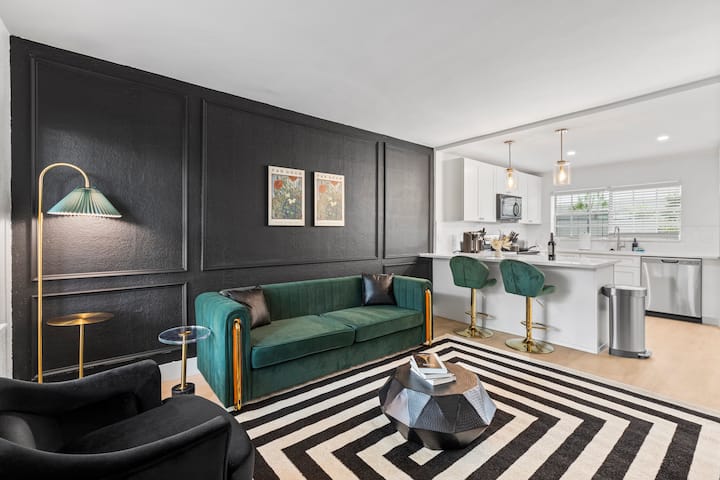 Luxury In Perfect Location | Crib & Free Parking! - Tampa