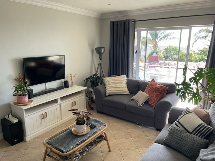 Cozy Beach Condo – 1km To Waves - Jeffreys Bay