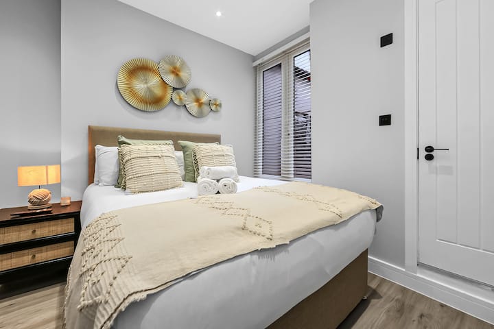 Studio Escape W/ Kitchen & Workspace - Harrow