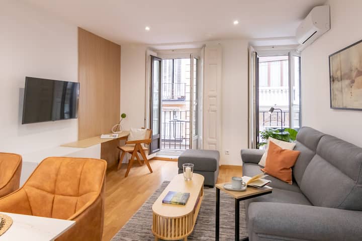 Piso Con Encanto En Plaza Mayor - Madrid