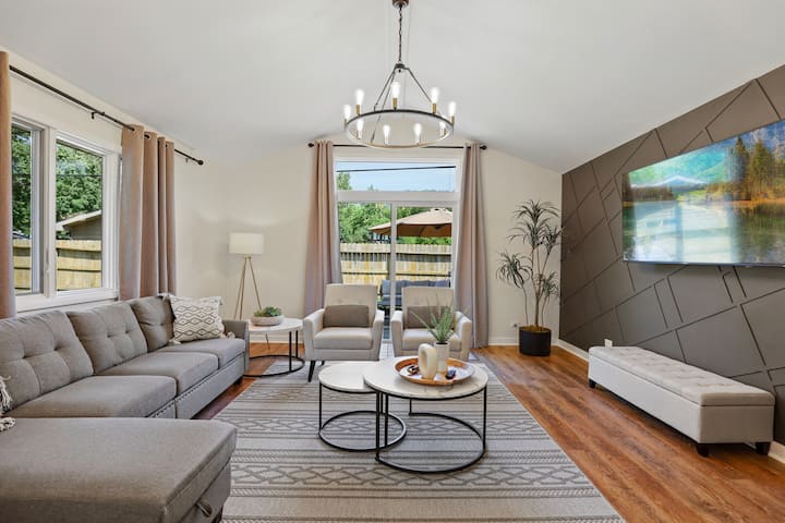 Grand Retreat/5brs/game Room - Downers Grove, IL