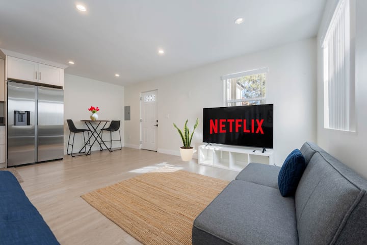 ৎ୭Prestige Studio Haven At Burbankৎ୭ - Valley Village - Los Angeles