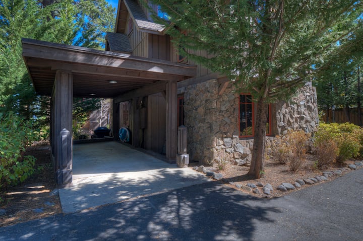 Stunning Villa Steps From The Lake - Tahoe City, CA