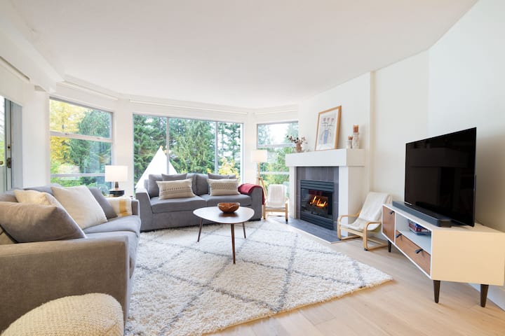 True Ski-in/out Stylish 2br/ba With Pool & Hot Tub - Whistler Blackcomb