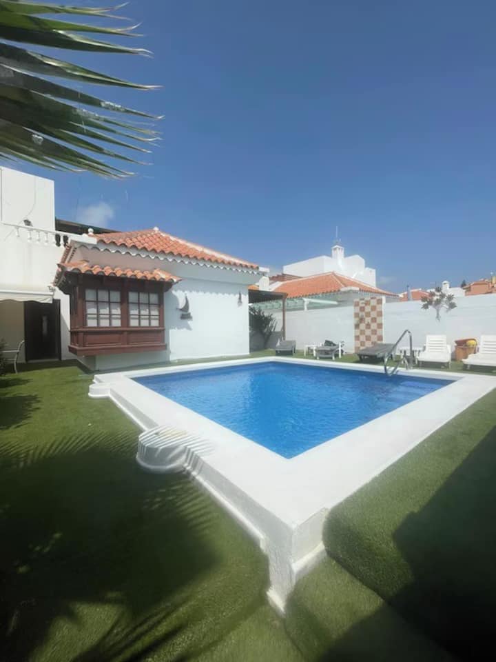 Beautiful Villa In The Perfect Location! - Adeje