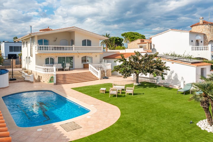 Villa Impresionante A Canal Con Piscina - Empuriabrava