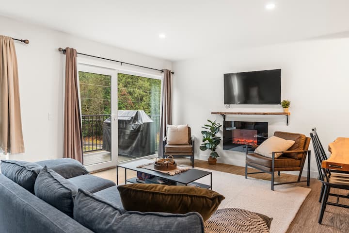 Rustic Condo 2km To Ski Resort - Revelstoke