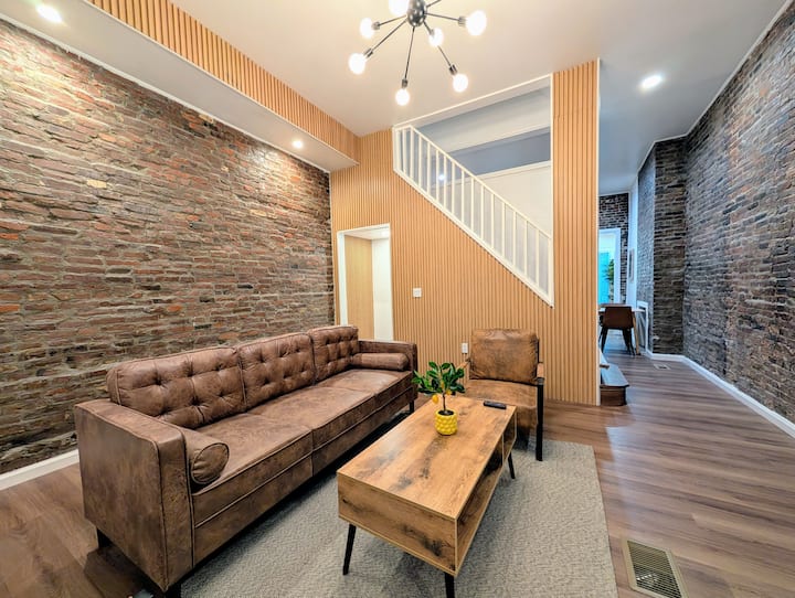 Chic 4 Bed/4 Bath House /Central - Forest Hills, PA