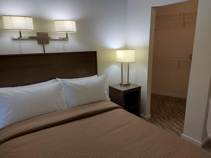 #209 1 Bdr Near U Of A Hospital - Edmonton, Canada