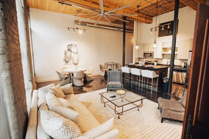 The Luxe Loft / Brand New Airbnb In Spartanburg - Spartanburg, SC