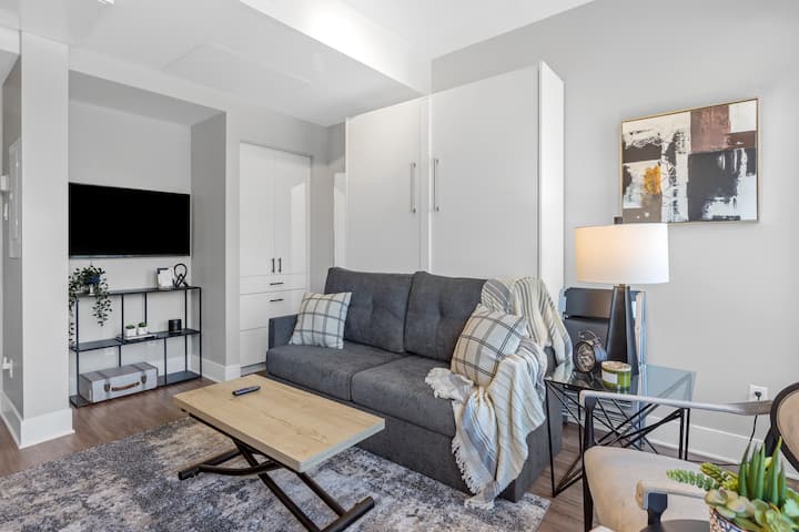 Fresh Stylish Studio In Rocklife - Ottawa