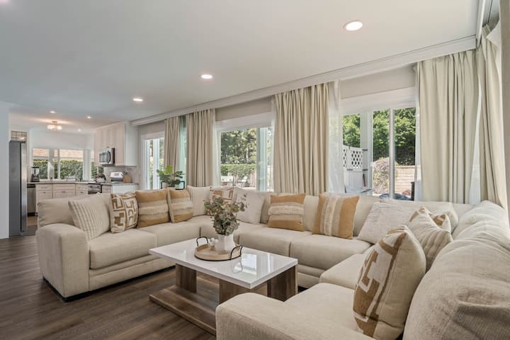 177 Modern Retreat: Pool, Spa-new Lux Furniture - Santa Clarita, CA