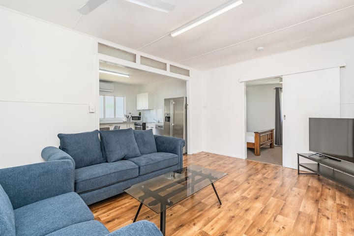 Campbell Cottage—a Beachside Escape In Torquay - Hervey Bay