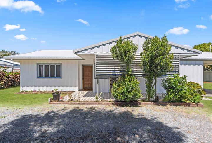Campbell Cottage—a Beachside Escape In Torquay - Hervey Bay