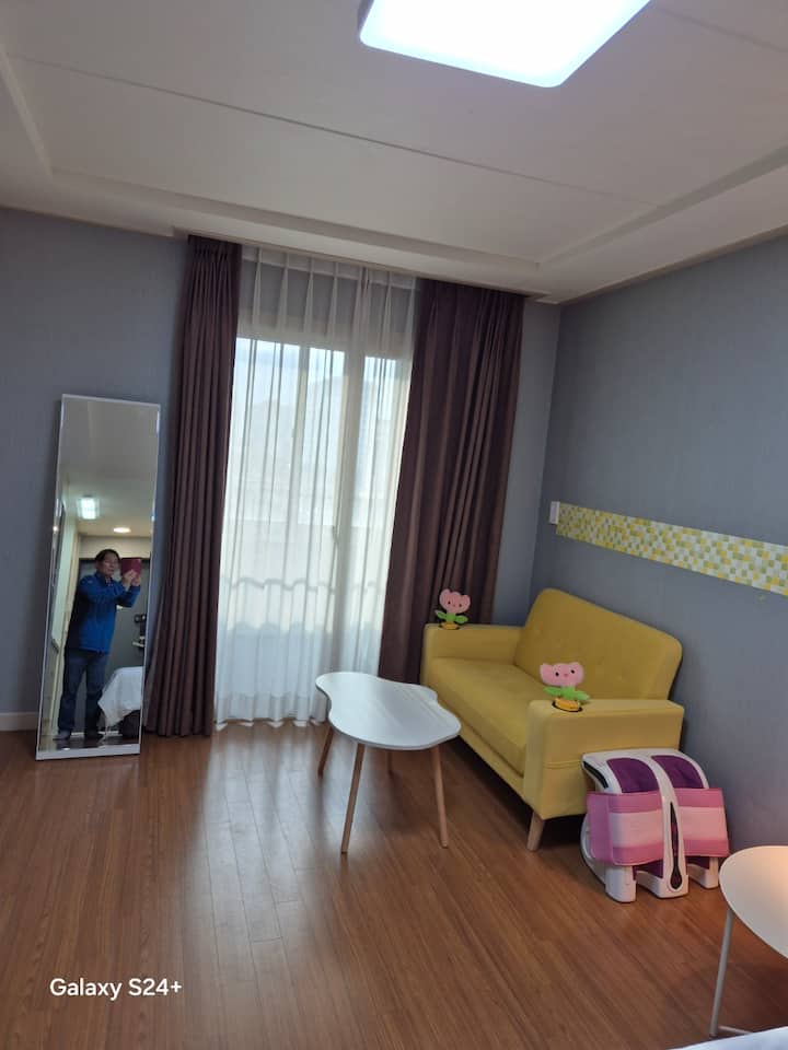 지혜하우스1/공항5분/신제주/퀸침대1/넓은객실 - Jeju-si