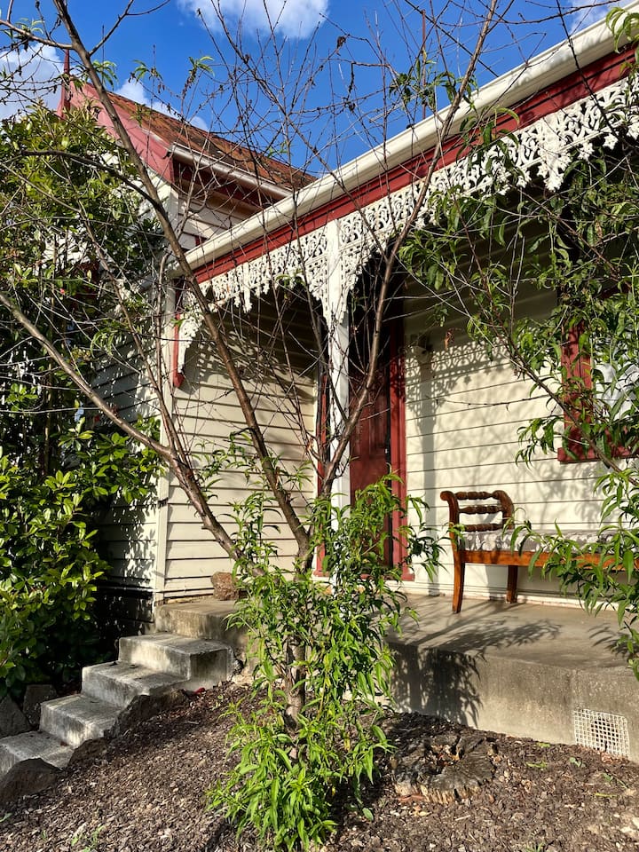 Miners Cottage In Great Location - Ballarat