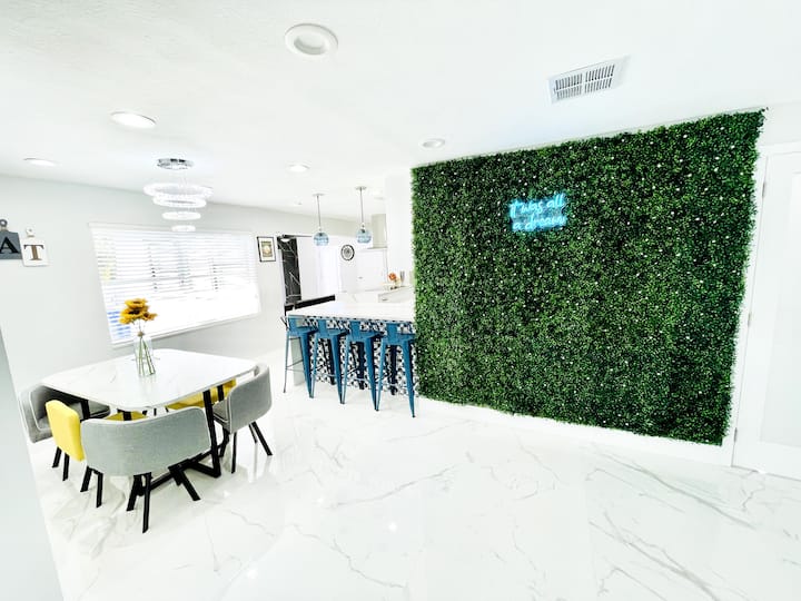 Modern Luxe: Spa Shower & Grill - Pembroke Pines, FL