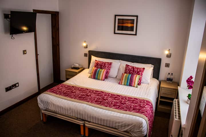 Spacious Double Room With Superking Bed - Warrenpoint