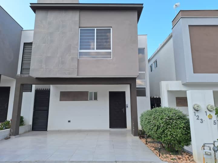 Bonita Casa En Fracc. Privado - Monterrey