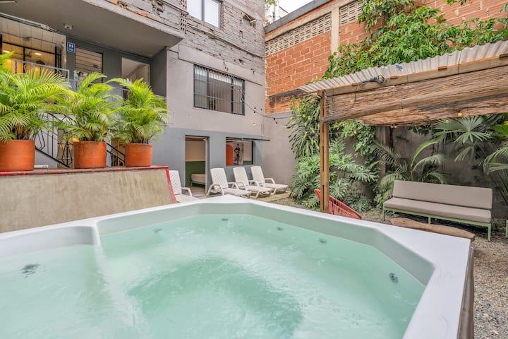 3br House In Manila With Big Terrace And Jacuzzi - 麥德林