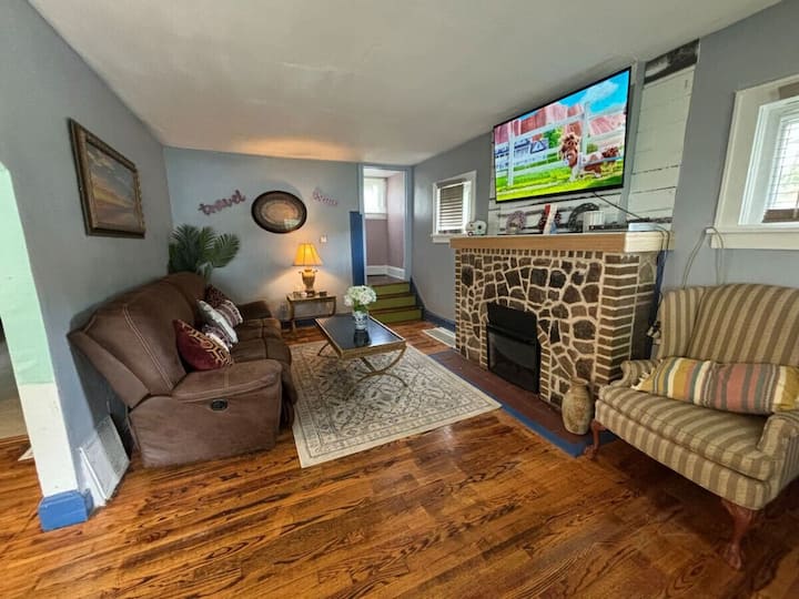 Central Spacious 3 Bedroom Home - アクロン, OH