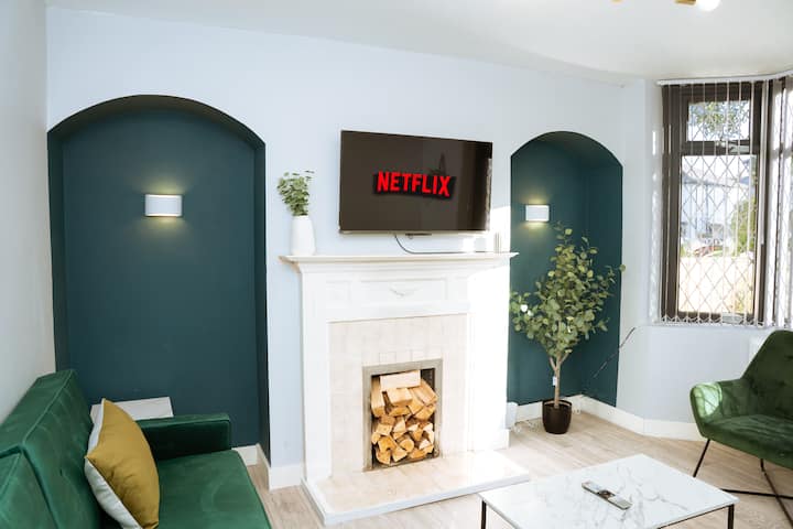 3bedrooms Stylish Home With Free Parking & Hot Tub - Leeds