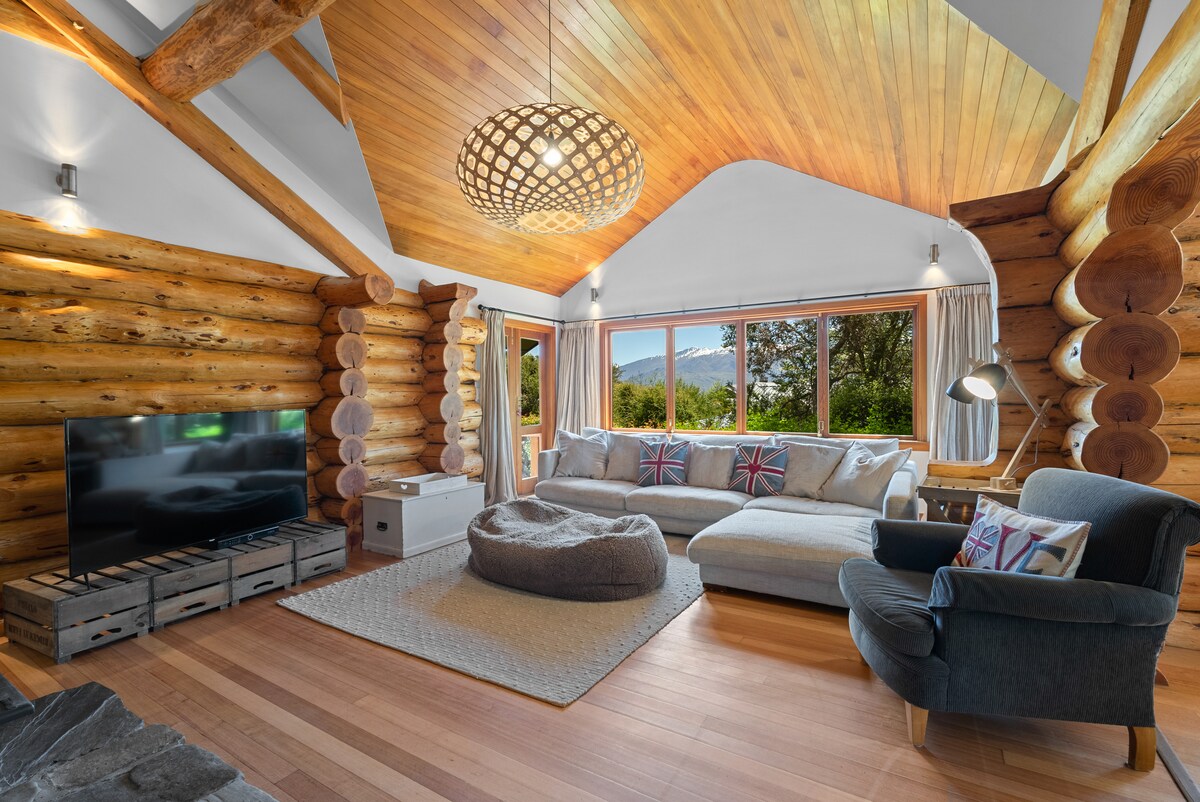 The Log House Wanaka - Houses for Rent in Wānaka, Otago, New Zealand ...