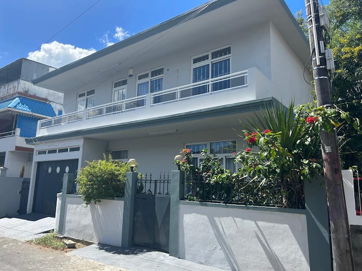 3 Bedroom House. 6+ Persons. Special Offer - Port Louis