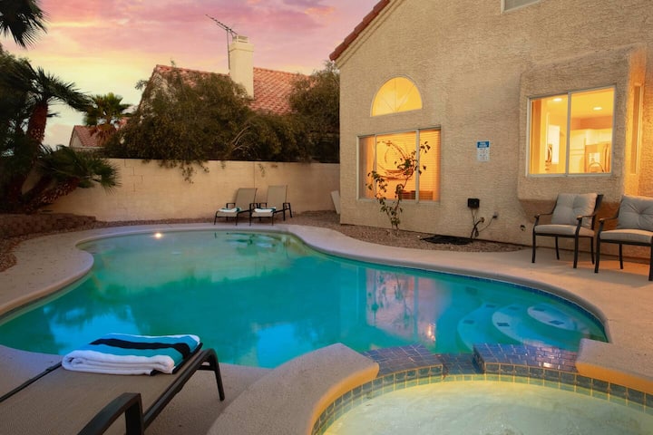 Modern 4br Getaway W/ Pool - North Las Vegas, NV