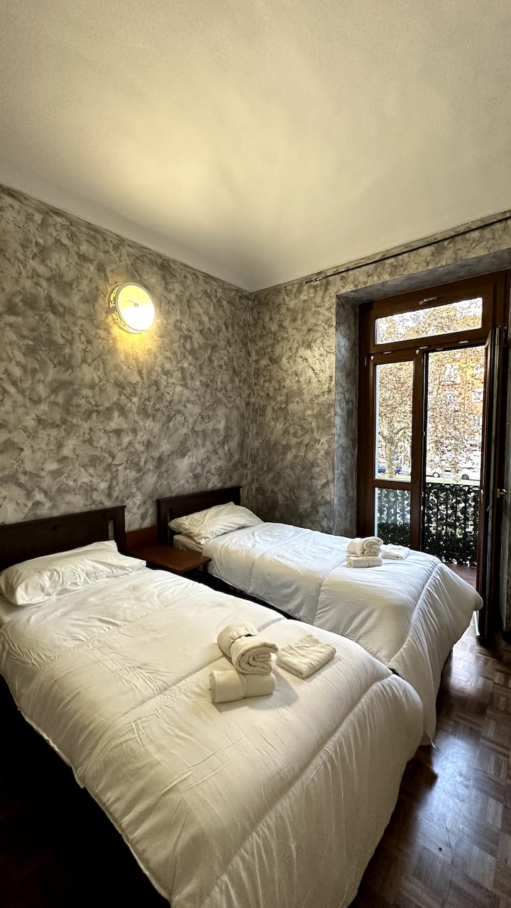 Room In A Modern Apartment Near Centro - Turín