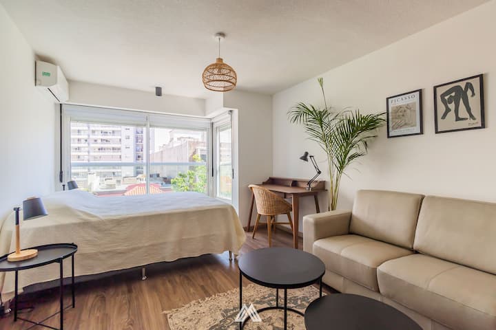 Mono Moderno En Playa Pocitos - Montevideo