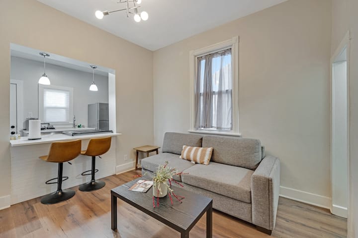 Fabulous 2b/1bath Modern Apt. - Fort Wayne, IN