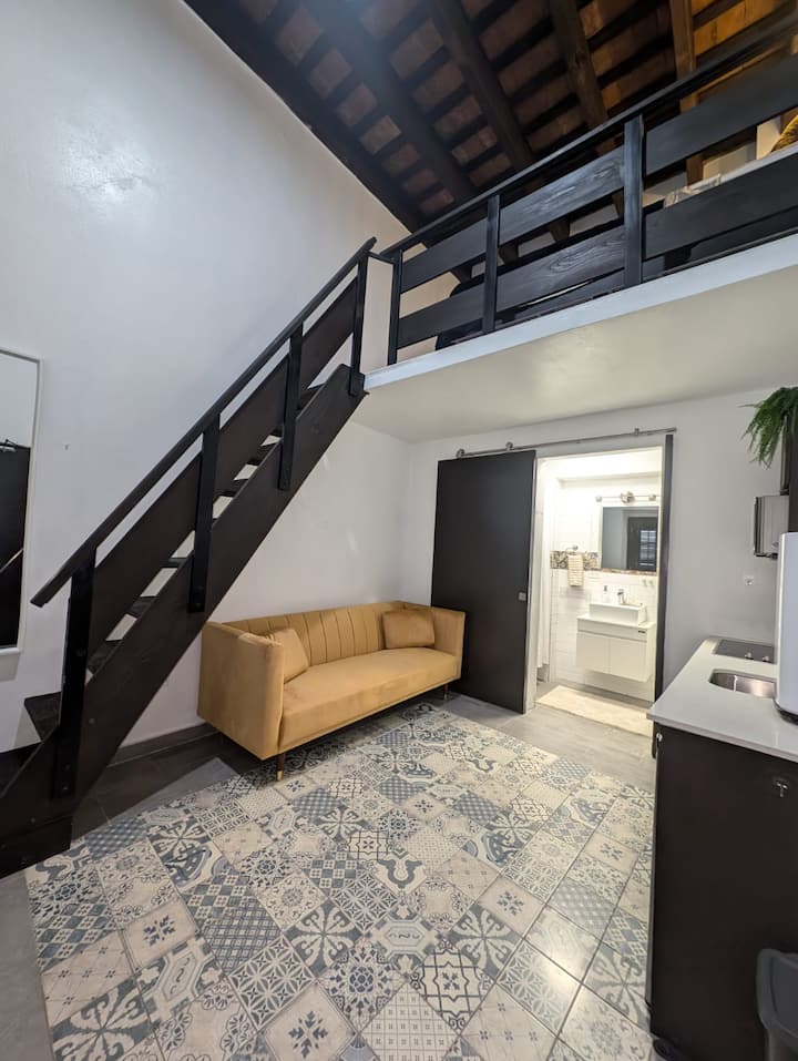 Skyway Loft 5 - Levittown